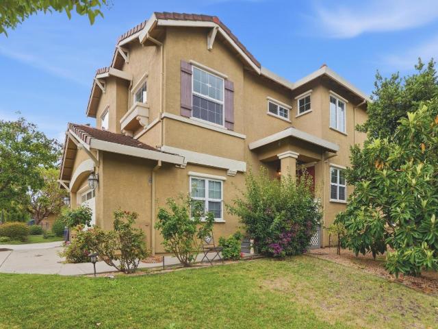 3 Shorebreeze Court