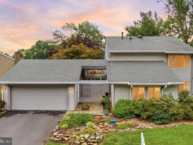 3 Silo Mill Ct, Sterling, VA 20164