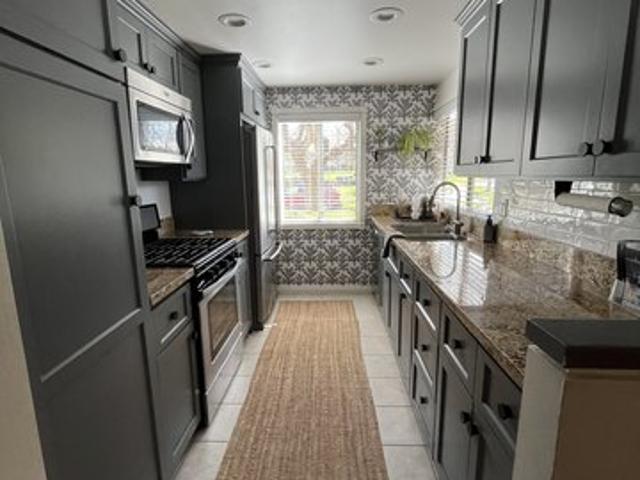 3 Smokestone Licos Unit Angelina, Irvine, CA 92614