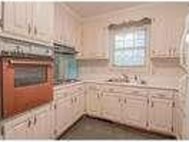 3 Spacious BR in Greenville. Carport parking!