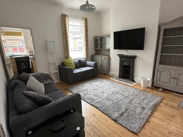 3 spacious double rooms WHOLE HOUSE |