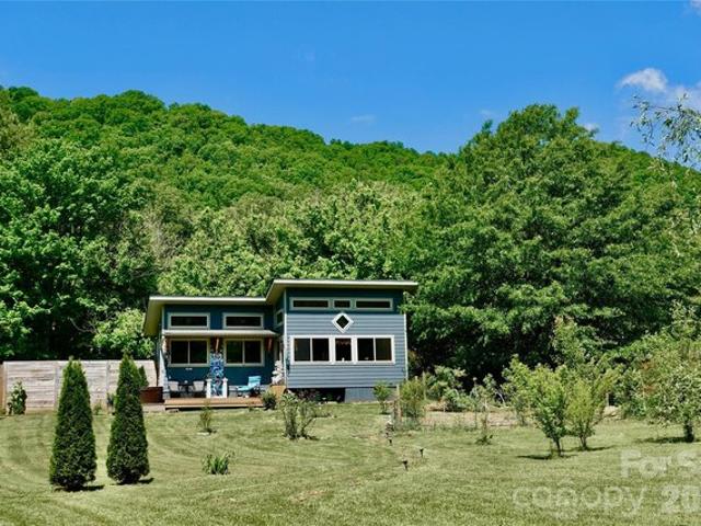 3 Taproot Trl, Barnardsville, NC 28709