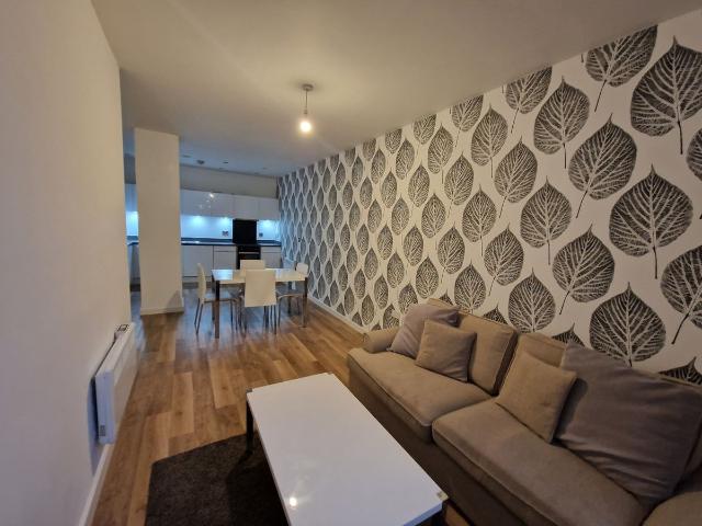 3 Tate House, 5 7 New York Road, Leeds, West Yorkshire, UK LS2, 2 bed flat to rent, £1,000 pcm | PrimeLocation
