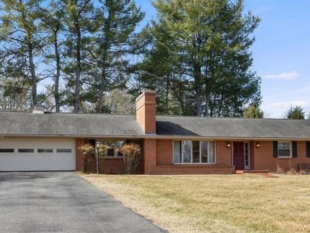 3 Thorn Ridge Ct, Lexington, VA 24450