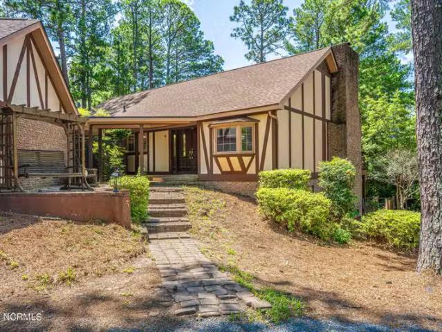 3 THUNDERBIRD CIR, PINEHURST, NC 28374 Single Family Residence.