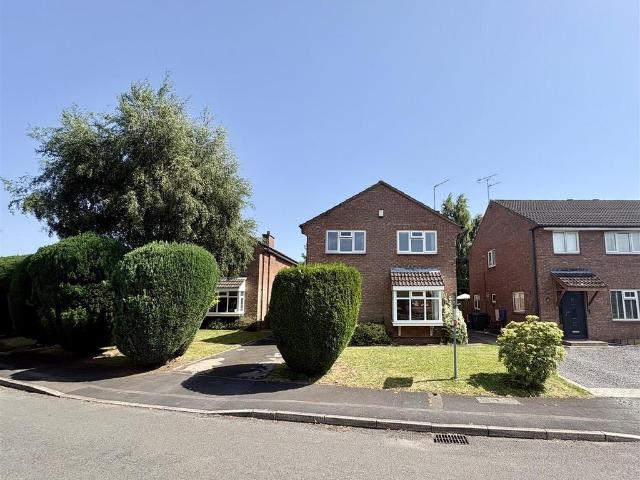 3 Tintagel Close, Perton 4 bed detached house to rent £1,595 pcm £368 pw