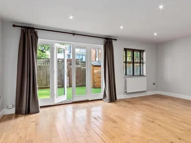 3 Trojan Mews, London, SW19 3TN, United Kingdom | 3 bed townhouse for rent #139403331 | Rentberry