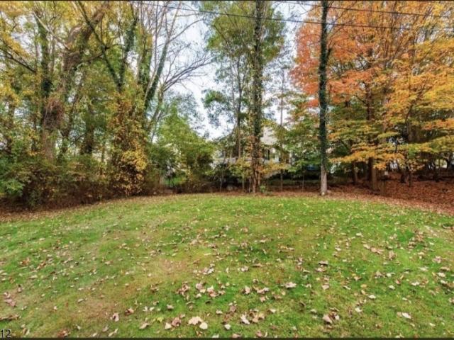 3 Undercliff Ln
