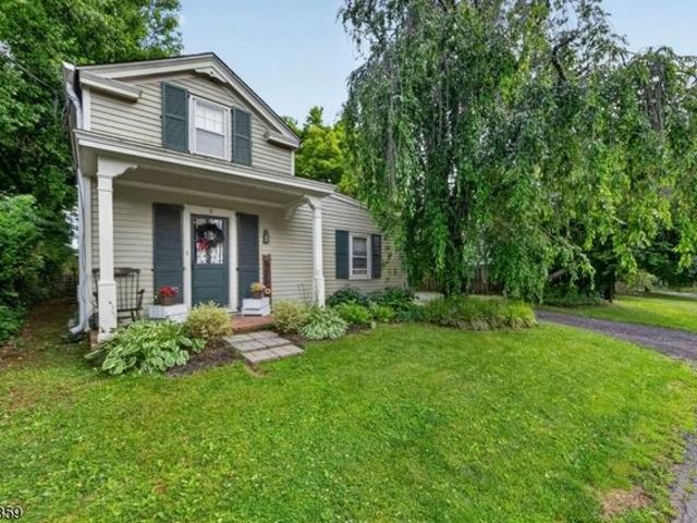 3 Union St, Franklin Twp, NJ 08528