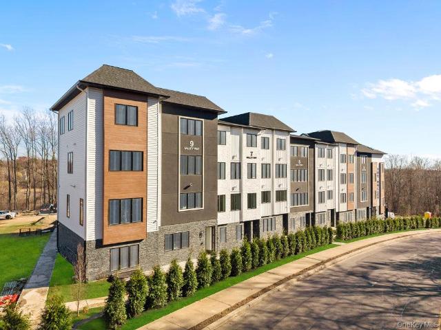 3 Valley Way, Unit 320, Spring Valley, NY 10977 | MLS #977065