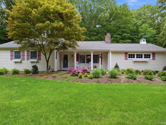 3 Valleyview Dr, Northport, NY 11768