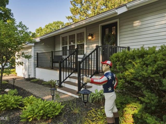 3 Vichy Dr, Ballston Spa, NY 12020