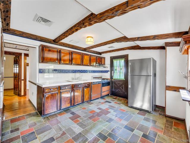 3 Victor Avenue