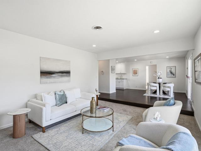 3 W Lake Ct