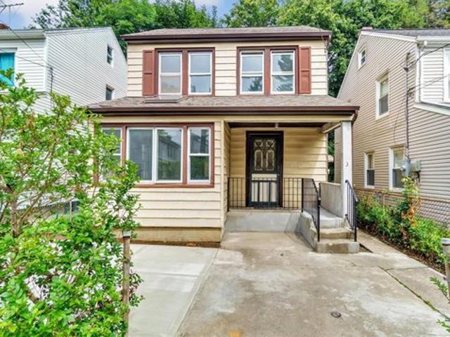 3 Walnut Pl, Great Neck, NY 11021
