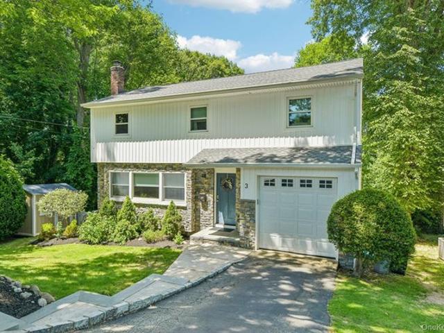 3 Walnut Pl, Huntington, NY 11743