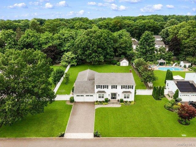 3 Warren Ct, Farmingville, NY 11738
