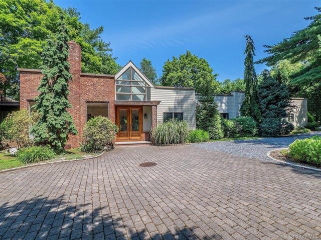 3 West Dr, Manhasset, NY 11030