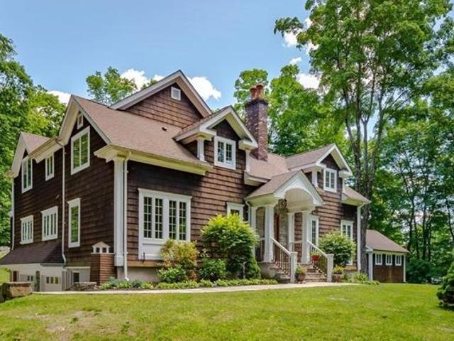 3 Wicks Manor Dr, Danbury, CT 06810