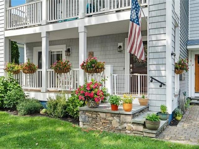 3 William St Apt 1, Bristol, RI 02809