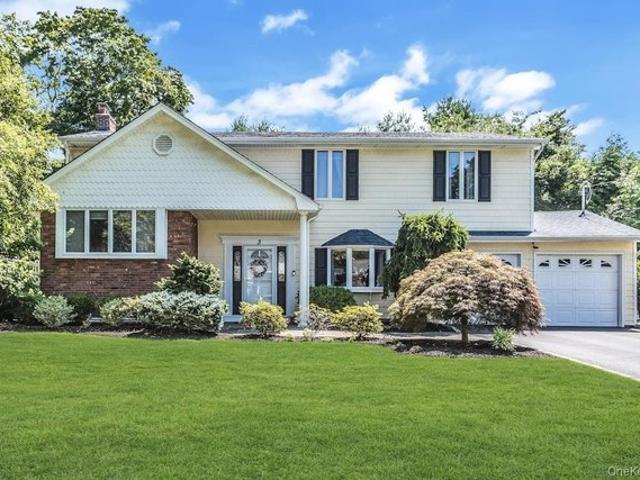 3 Windsor Pl, Melville, NY 11747
