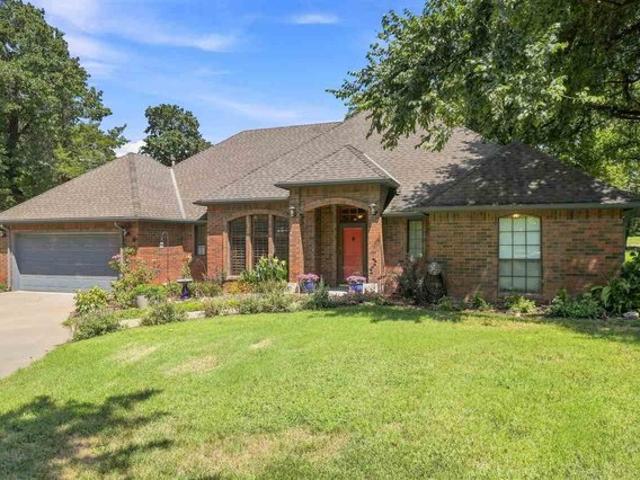 3 Woodcrest Ln, Ponca City, OK 74604