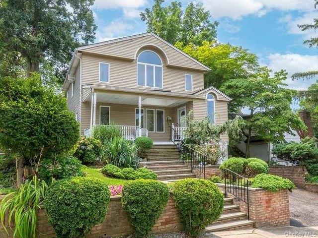 3 Woodland Ave, Glenwood Landing, NY 11547