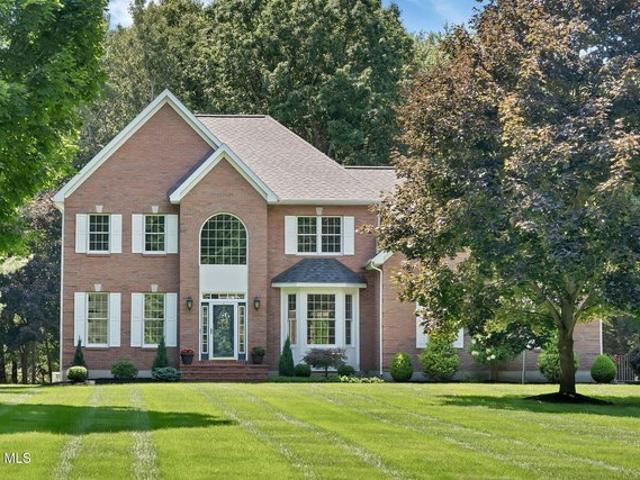 3 Woodland Dr, Clifton Park, NY 12065