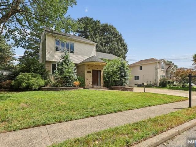 3 07 Dorothy St, Fair Lawn, NJ 07410