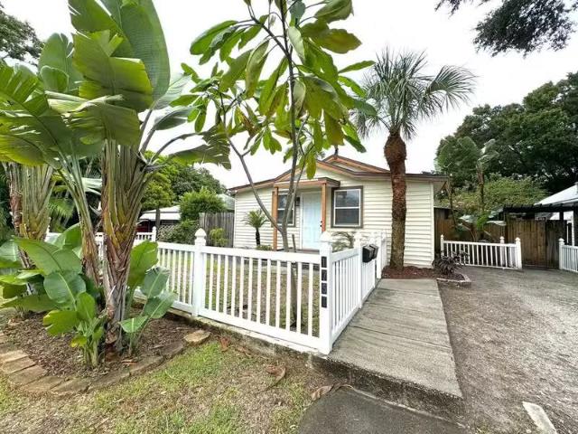 $3,000 4 Bedroom 2 Bathroom House In St. Petersburg With Gre.