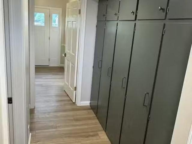 $3,000 Country Home, 4 Bedroom 2.5 Bathroom House In Findlay.