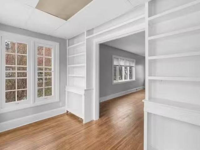 $3,195 5 Bedroom 2.5 Bathroom House In Shaker Heights With G.