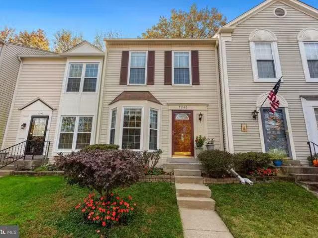 $3,100 3 Bedroom 2.5 Bathroom Townhouse In Alexandria With G.