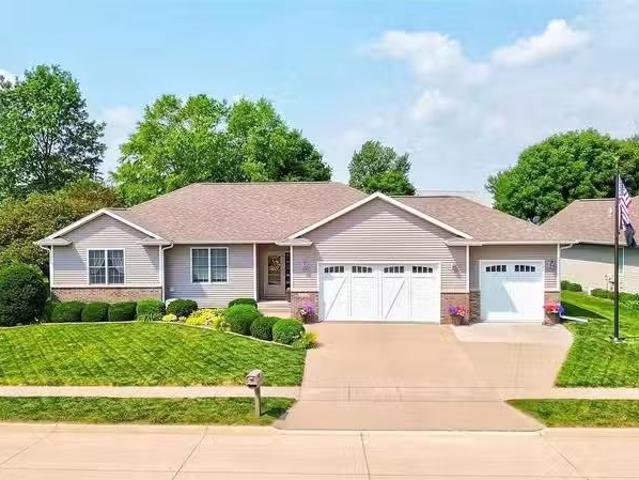 $3,100 Stunning Executive 4 Bedroom 3 Bathroom House In Love.