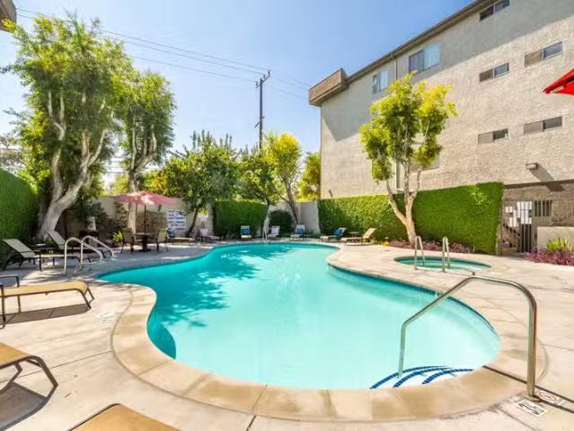 3 107 The Parkview Apartments in Van Nuys, CA