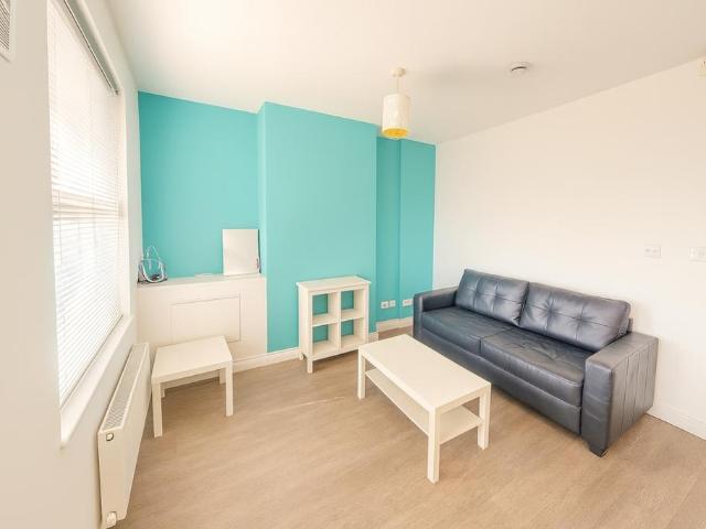 3 28 Russell Street, Nottingham 3 bed terraced house to rent £1,560 pcm £360 pw