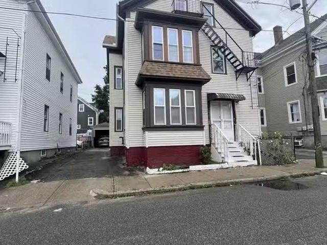 $3,200 6 Bedroom 2 Bathroom Apartment In central Providence.