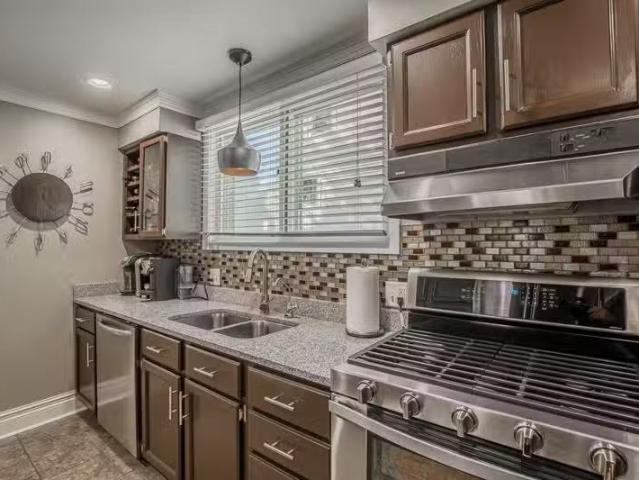 $3,200 3 Bedroom + Loft, 1.5 Bathroom House In Madison With.