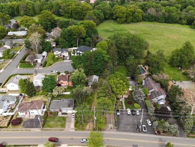 3 23 Saddle River Road