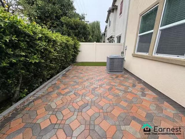 3 + 2.5 Spacious & Stylish Home in Van Nuy. Apartments in Lo.