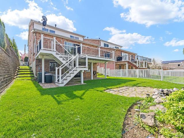 3 35 Cresthaven Lane | Compass