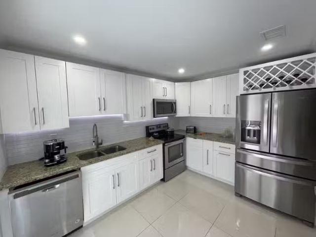 $3,300 4 Bedroom 2.5 Bathroom In Hialeah With Great Amenitie.