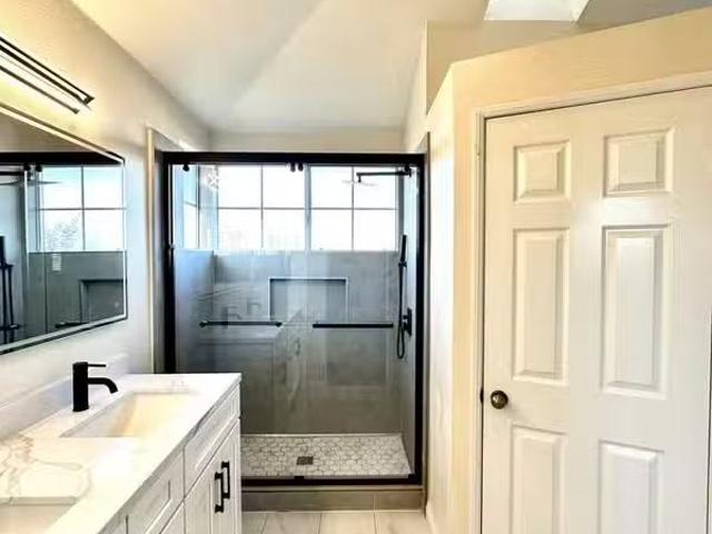 $3,300 2 Bedroom 2.5 Bathroom Property In Hawthorne With Gre.