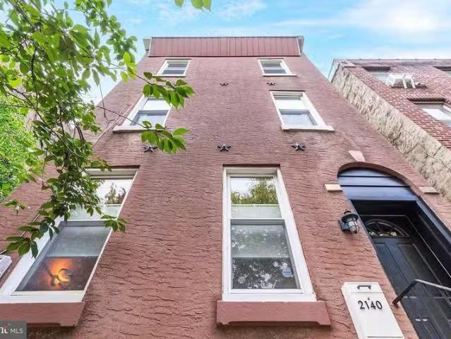 $3,490 Fishtown 4 BR 2.5 Bath Single Family with large sidey.