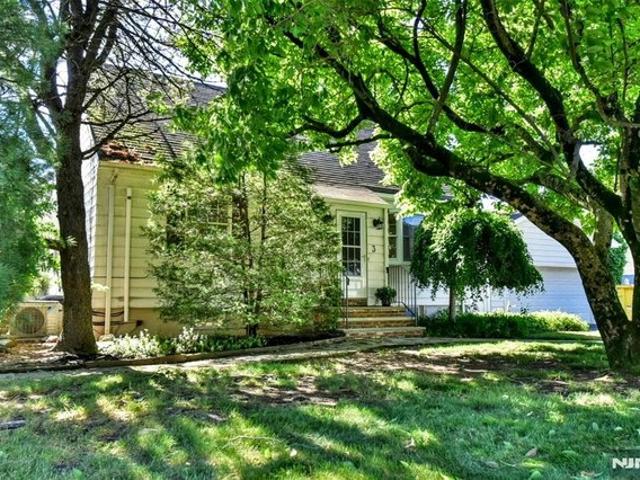 3 4th Ave, Westwood, NJ 07675
