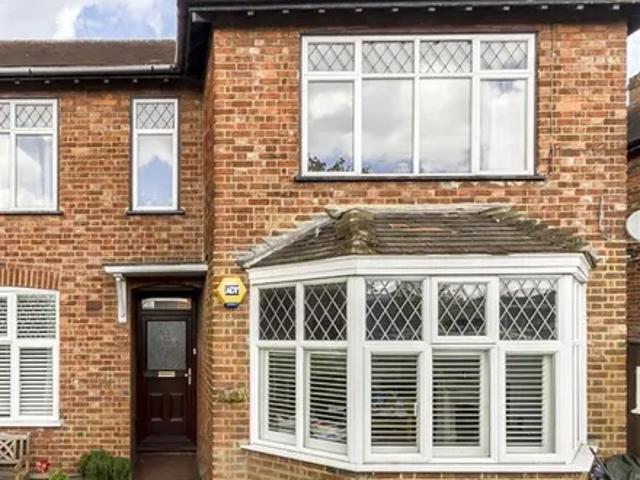 3 4 Courtlands Avenue, London, TW9 4EP, United Kingdom | 2 bed apartment for rent #167542258 | Rentberry