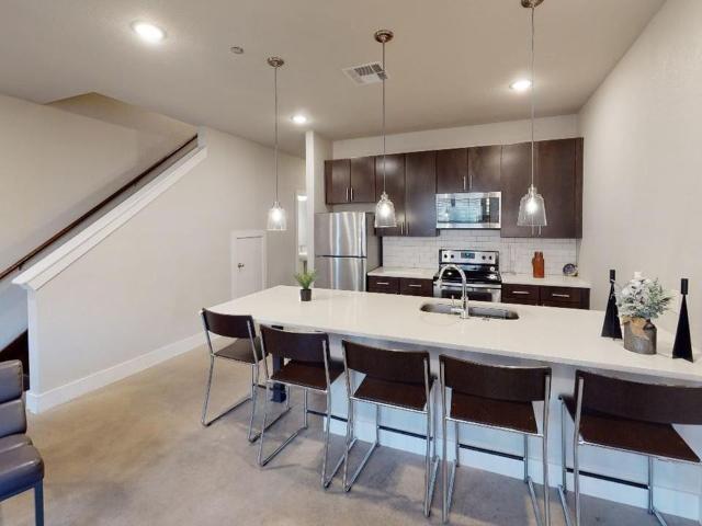 3, 4 and 5 Bedroom Luxury Townhomes with Top of the Line Amenities! 5 Bedroom Home for Rent at 2430 S 2nd St, Waco, TX 76706 Oakwood