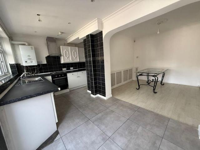 3 4 Bed House With Garden Near Edmonton Green, N9
