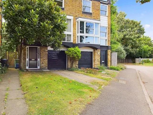 3 4 Meadow Close, London, TW10 7AJ, United Kingdom | 3 bed townhouse for rent #136660721 | Rentberry
