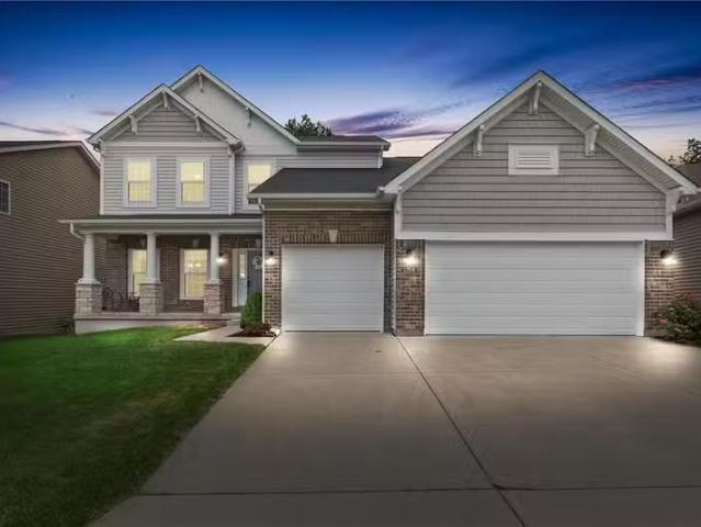 $3,500 4 Bedroom 2.5 Bathroom House In Creve Coeur With Grea.